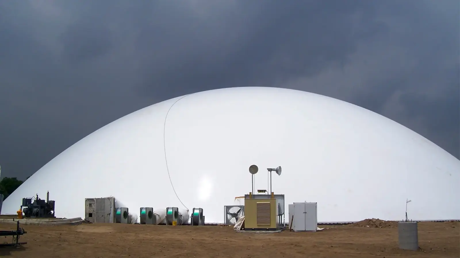 Image: The inflated Airform membrane - Monolithic Dome Institute
