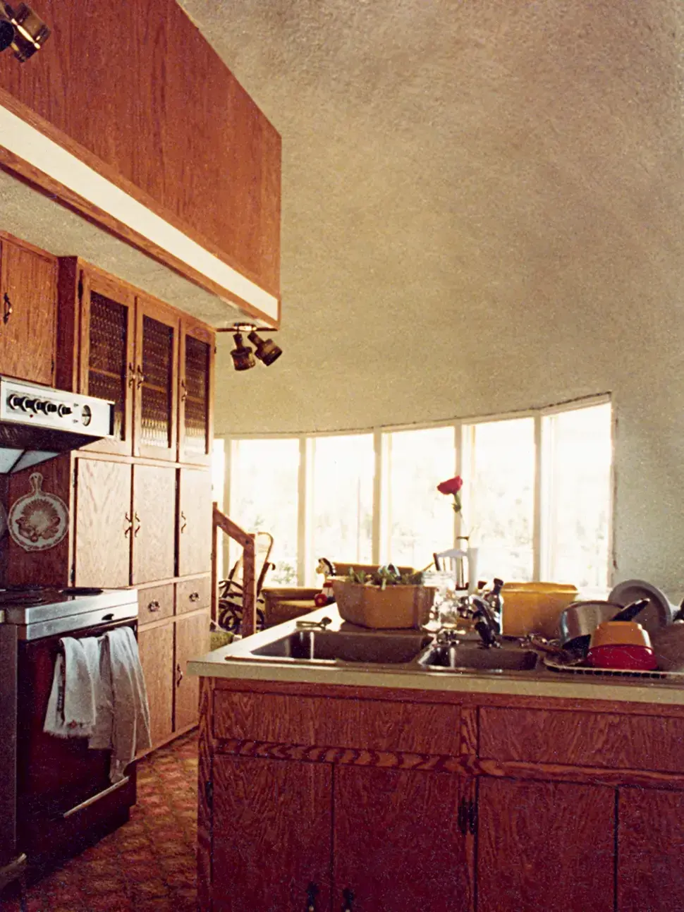 Image: Modern kitchen with island at the entry of the home ...
