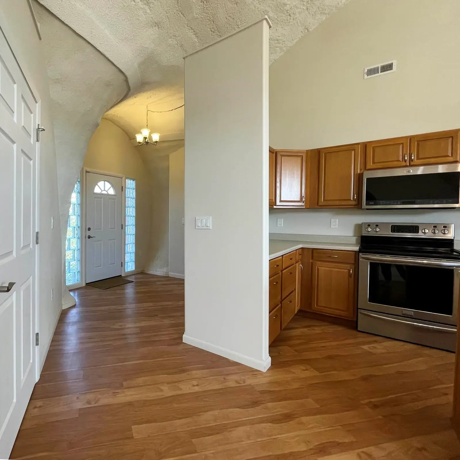 Image: The main entrance set off from the main room. - Monolithic Dome ...