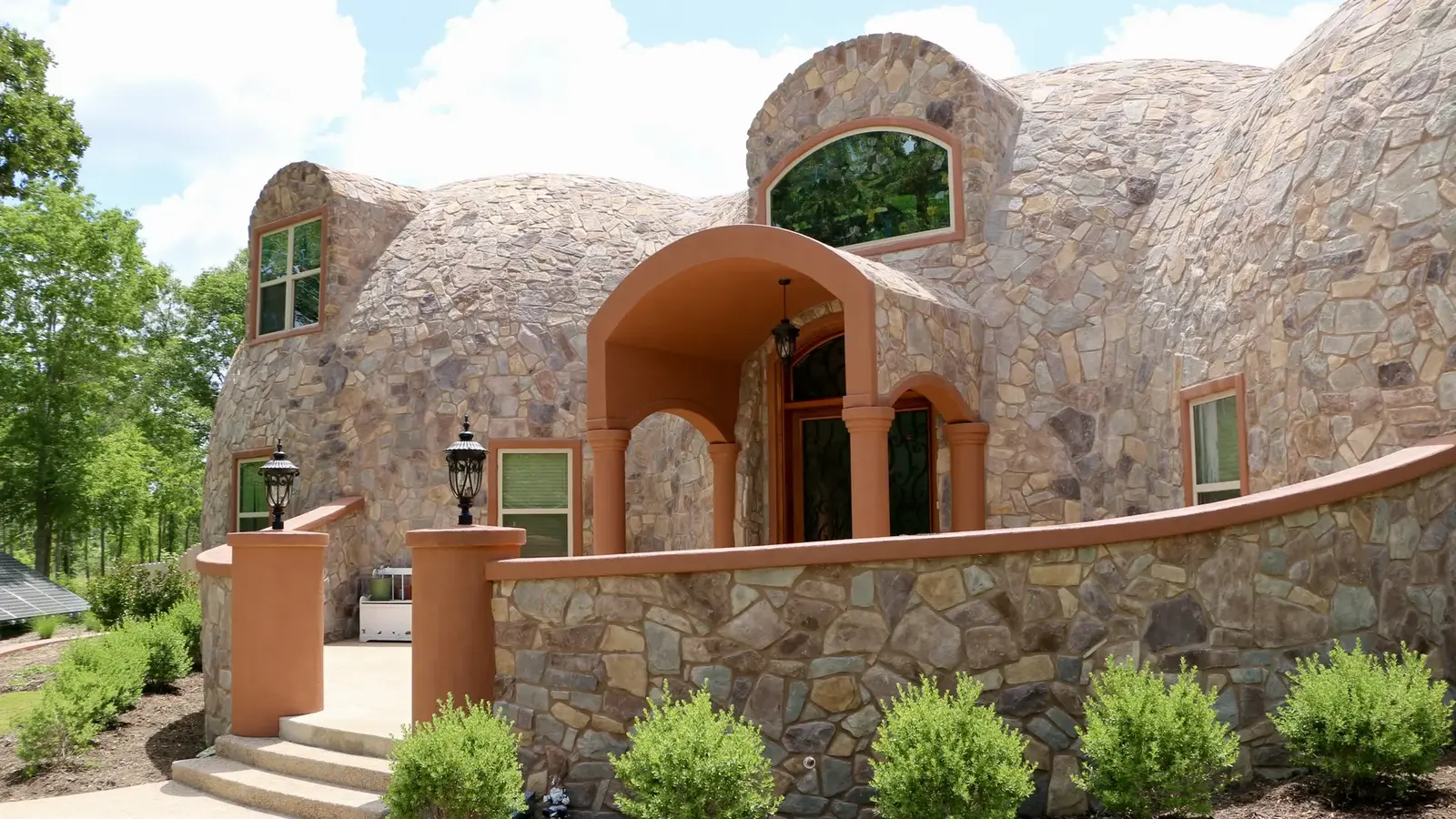 Monolithic Dome Homes Courtyard