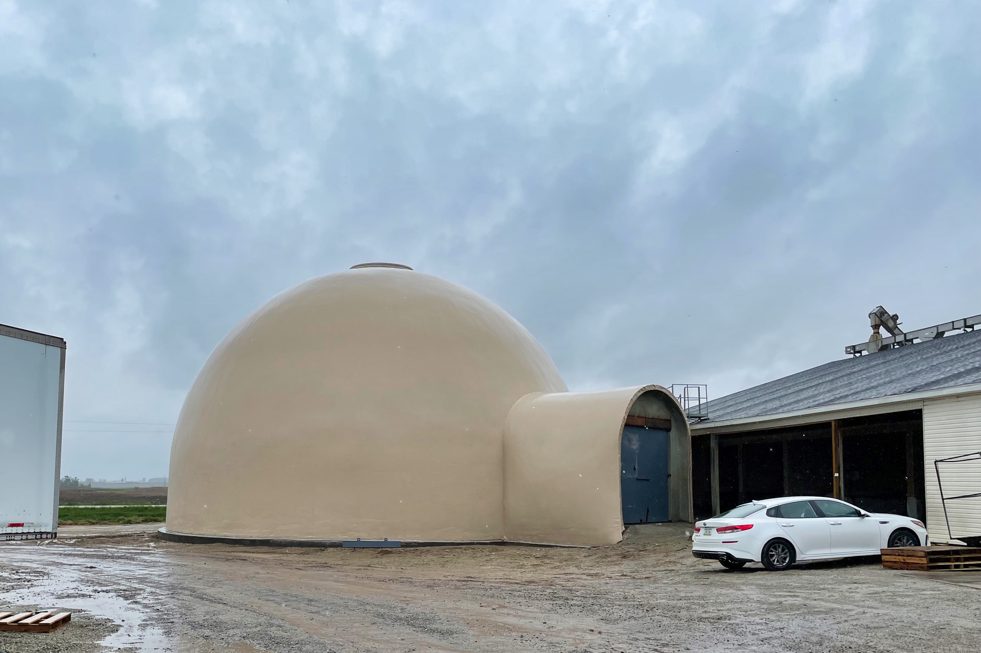 Image: Finished Fertilizer Storage Dome - Monolithic Dome Institute